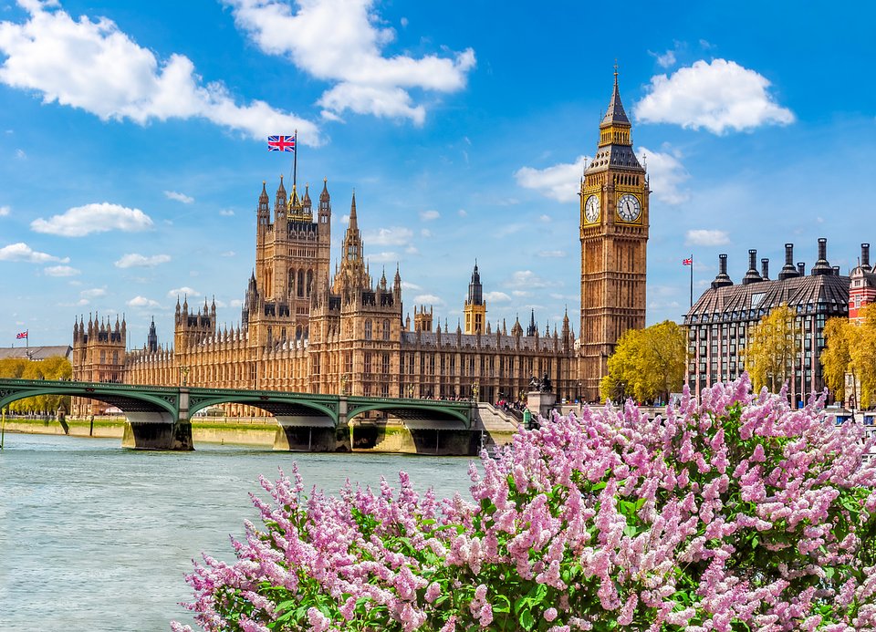 Women Solo Group Travel to England | Girls Guide to the World